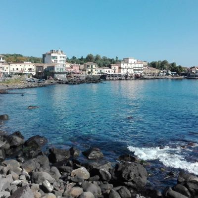 Spiaggia di Capomulini 🏖️ île de Sicile, Italie - caractéristiques ...