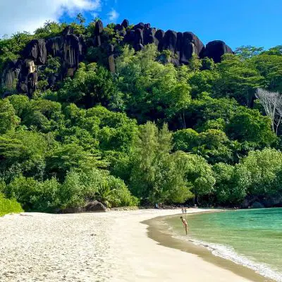 Anse Louis Beach 🏖️ Île Mahé, Seychelles - caractéristiques détaillées ...