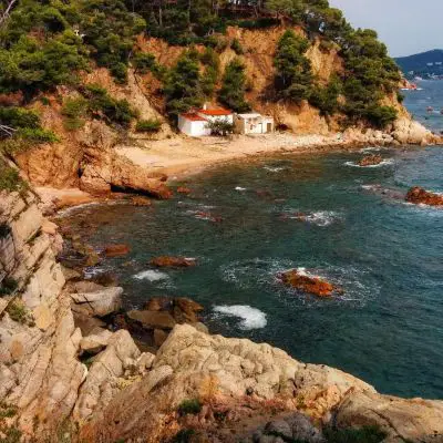 Cala del Crit 🏖️ Gérone, Espagne - caractéristiques détaillées, carte ...