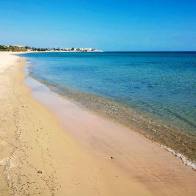 Plage Sidi Mahrsi 🏖️ Nabeul, Tunisie - caractéristiques détaillées ...